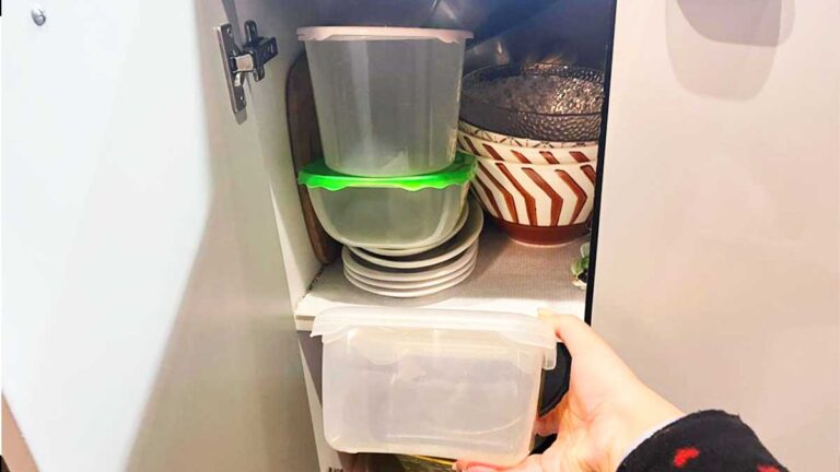 Come organizzare il mobile dei Tupperware?